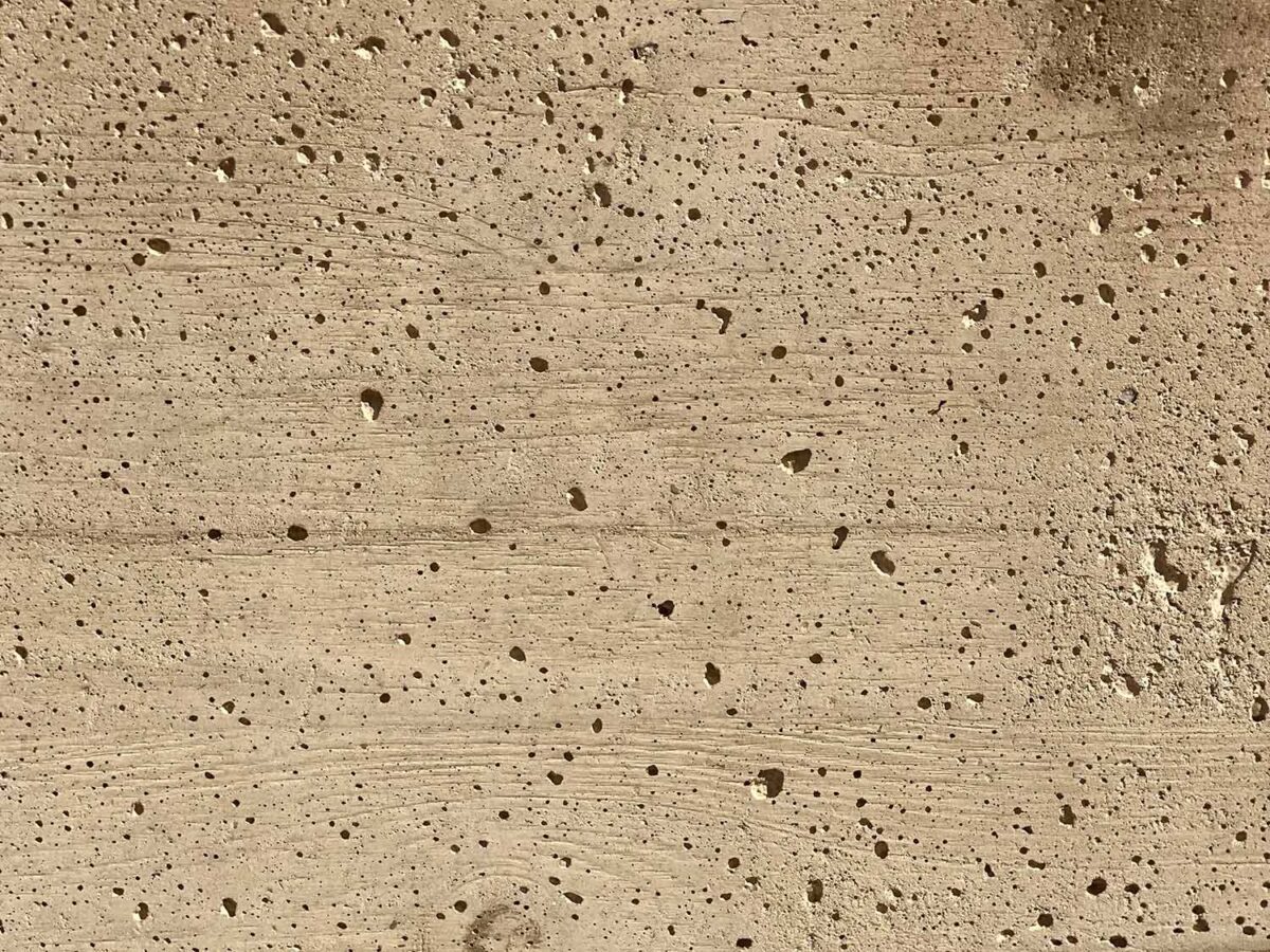Restoration farmhouse with natural stone color concrete - Serra Ciments